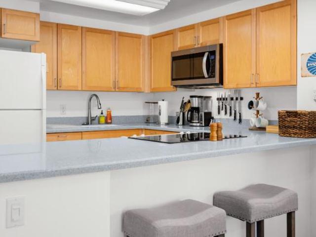 1 Br, 1 bath, Condo 2124 Awihi Place