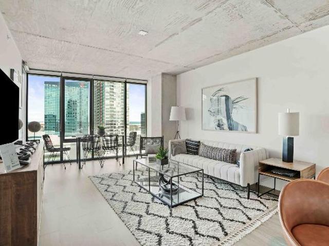 1 Br, 1 bath, Condo 2121 S Wabash Ave