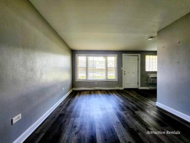 1 Br, 1 bath, Condo 2123 W 119th St