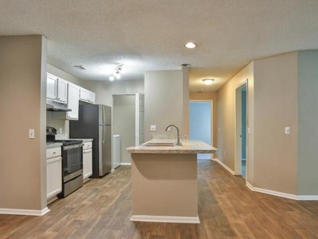 1 Br, 1 bath, Condo 212 Caledon Ct
