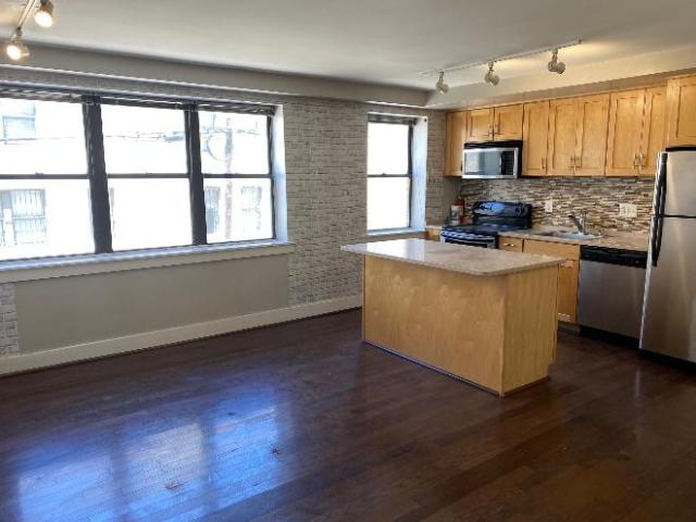 1 Br, 1 bath, Condo 212 Oakwood Street SE