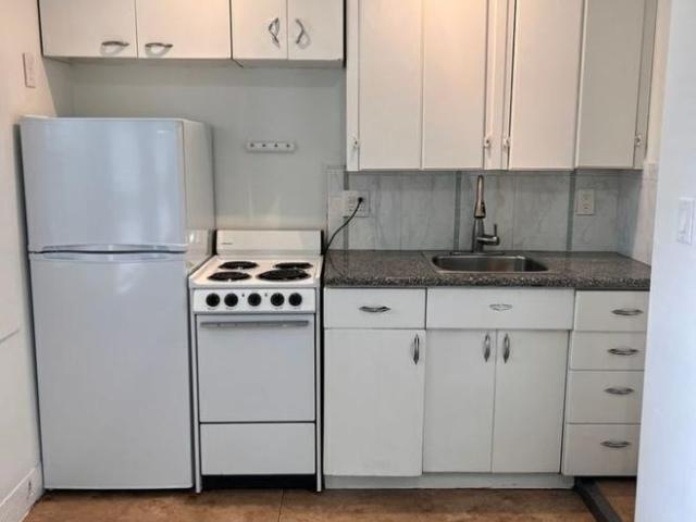 1 Br, 1 bath, Condo 2131 Nw Davis St