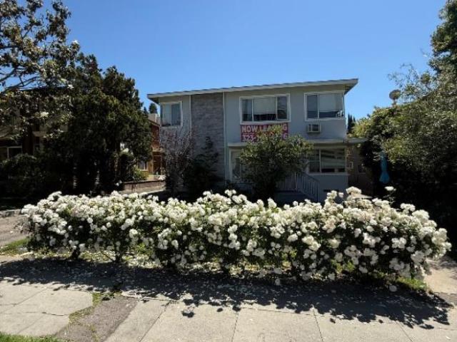 1 Br, 1 bath, Condo 2140 N Beachwood Dr