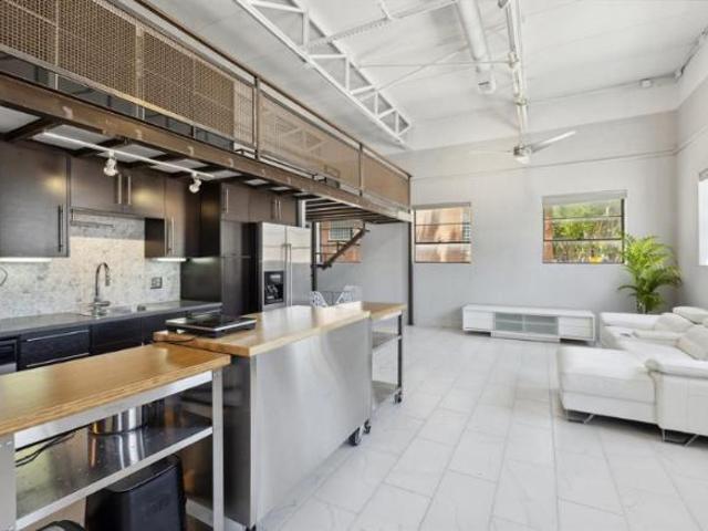 1 Br, 1 bath, Condo 215 N Walton St