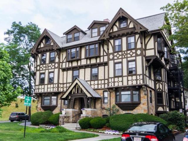 1 Br, 1 bath, Condo 219 Commonwealth Ave