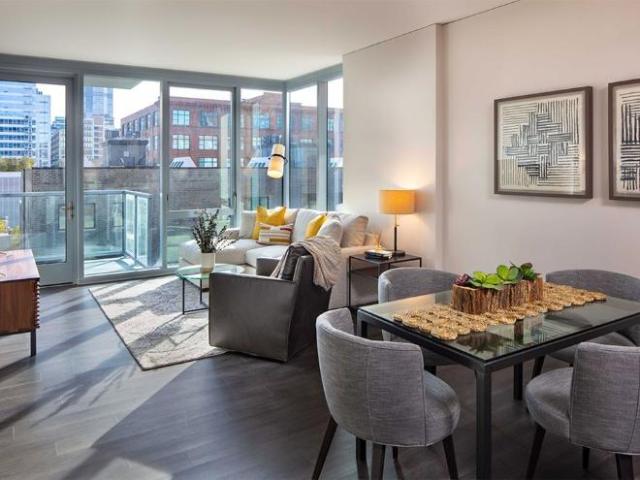 1 Br, 1 bath, Condo 219 S Peoria