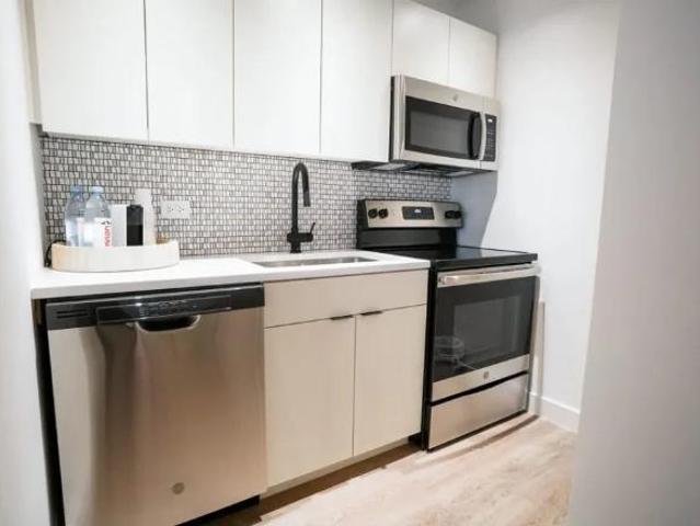 1 Br, 1 bath, Condo 21 East Chestnut Street