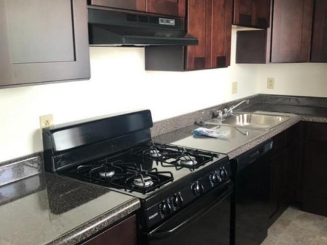 1 Br, 1 bath, Condo 2200 Foxbourne Rd