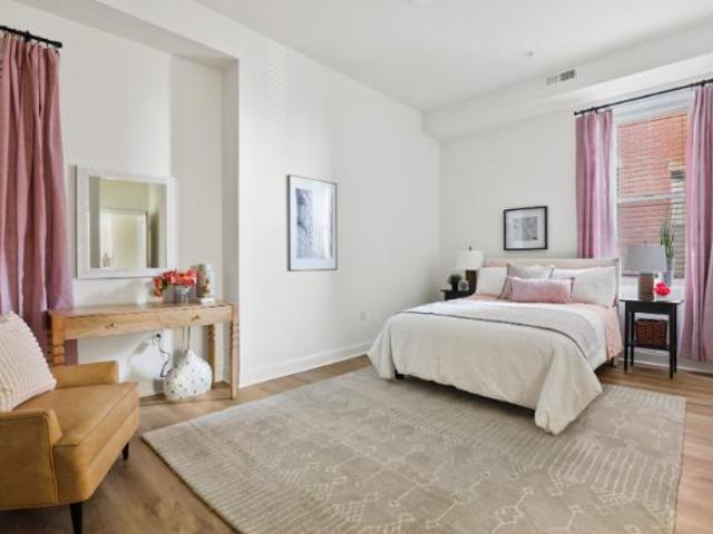 1 Br, 1 bath, Condo 2201 Brookfield Ave