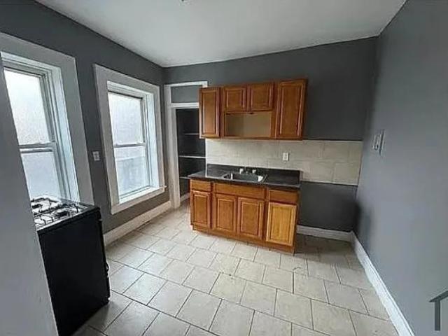 1 Br, 1 bath, Condo 220 Roseville Ave