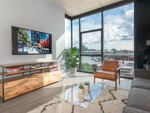 1 Br, 1 bath, Condo 2218 N Washtenaw Ave
