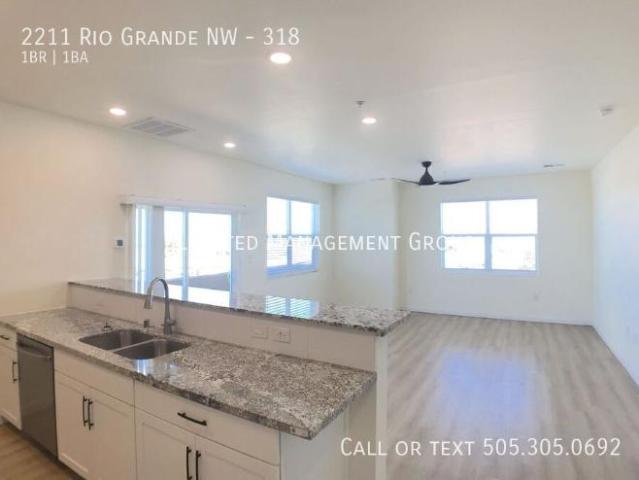 1 Br, 1 bath, Condo 2211 Rio Grande NW