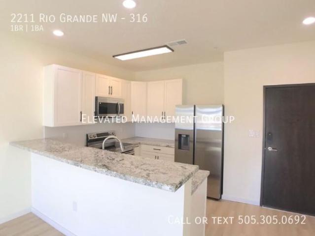 1 Br, 1 bath, Condo 2211 Rio Grande NW