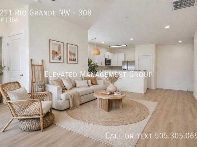 1 Br, 1 bath, Condo 2211 Rio Grande NW