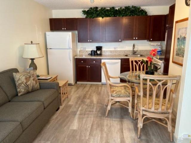 1 Br, 1 bath, Condo 2240 Kuhio Avenue