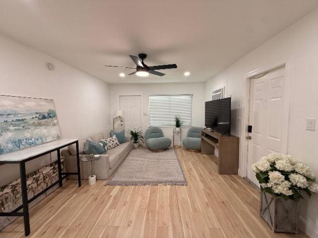 1 Br, 1 bath, Condo 224 30th Ave N