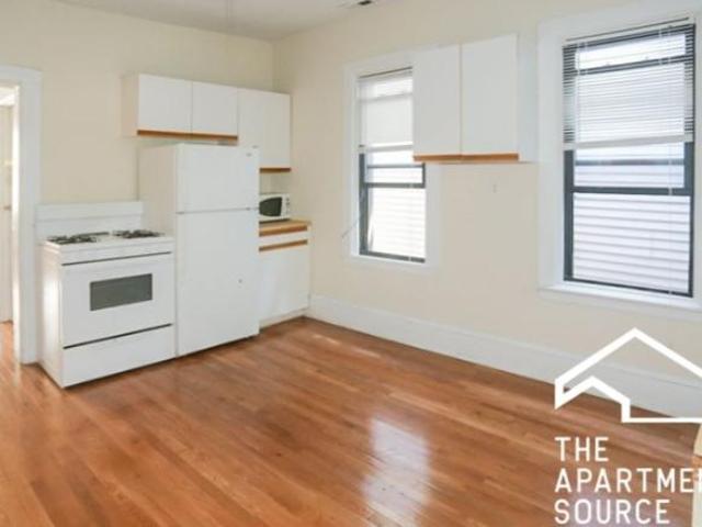 1 Br, 1 bath, Condo 2254 N Southport Ave
