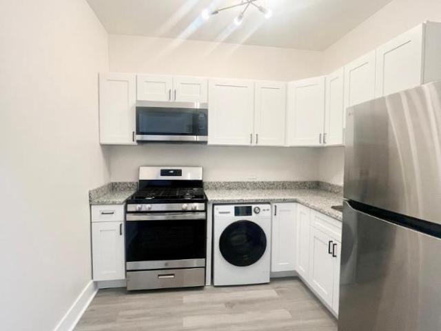 1 Br, 1 bath, Condo 2258 S Sacramento Ave