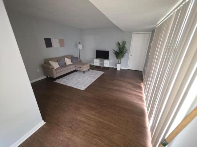 1 Br, 1 bath, Condo 225 West Mcdowell Rd