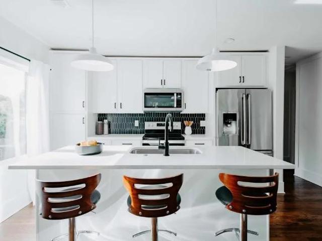 1 Br, 1 bath, Condo 2276 Sutton St SE