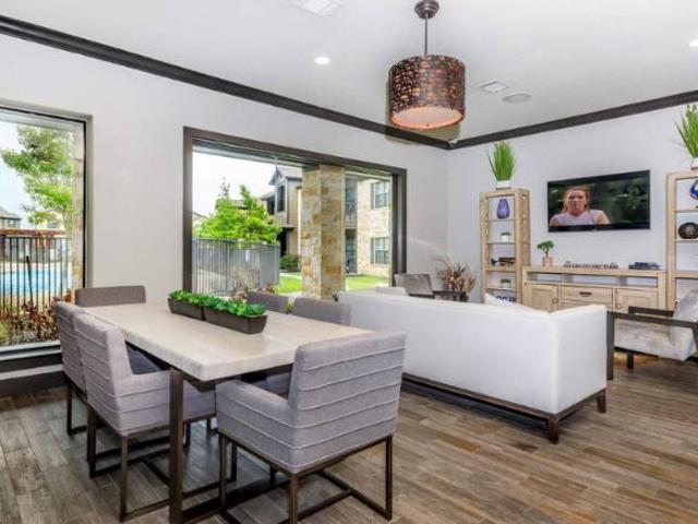 1 Br, 1 bath, Condo 22870 Highway 105 West