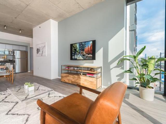 1 Br, 1 bath, Condo 2295 N Milwaukee