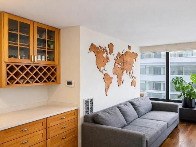 1 Br, 1 bath, Condo 230 East Ontario
