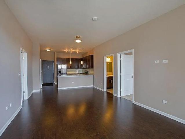 1 Br, 1 bath, Condo 2310 S Michigan Ave
