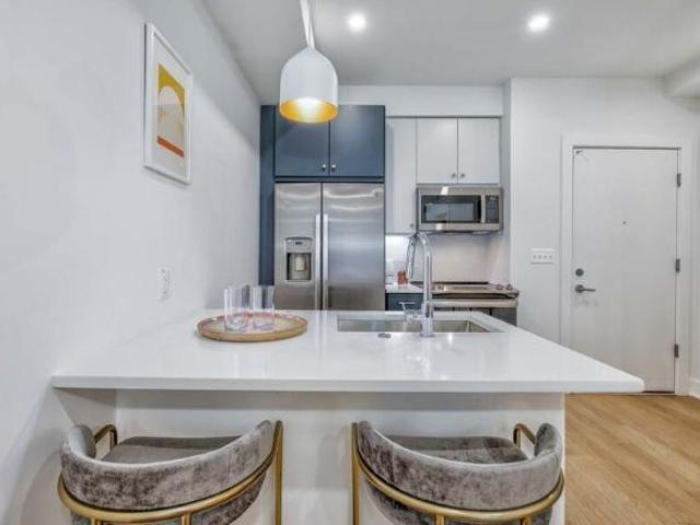 1 Br, 1 bath, Condo 2310 4th St NE