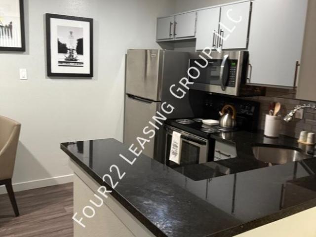 1 Br, 1 bath, Condo 2336 Douglas