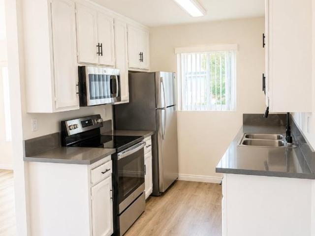 1 Br, 1 bath, Condo 2330 Grove Ave