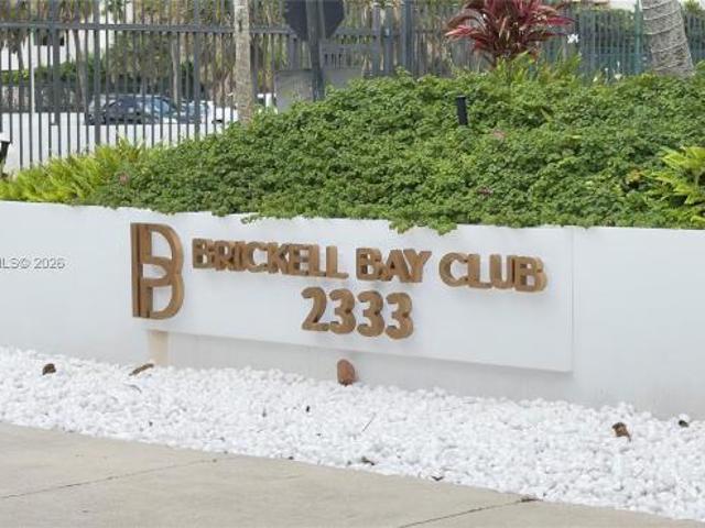 1 Br, 1 bath, Condo 2333 Brickell Ave