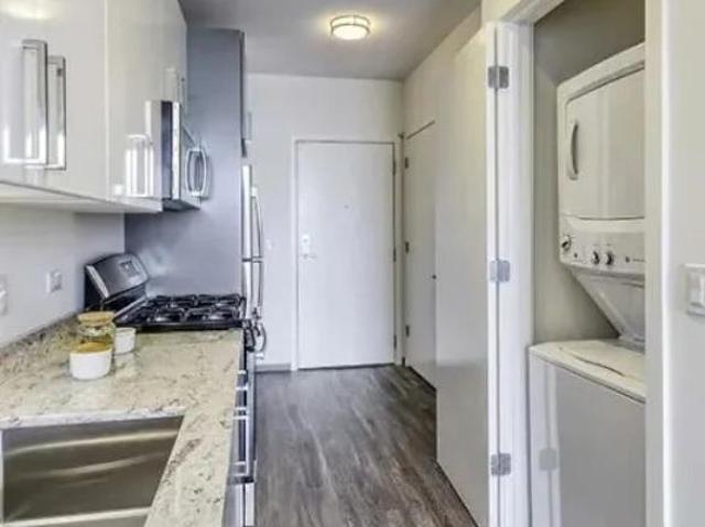 1 Br, 1 bath, Condo 2340 North California Avenue