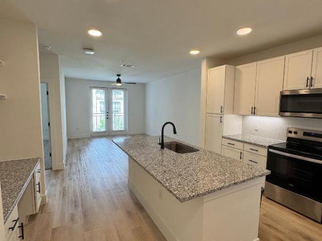 1 Br, 1 bath, Condo 2343 Portman Ave