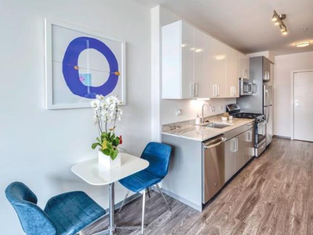 1 Br, 1 bath, Condo 2354 N California