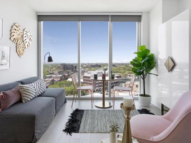 1 Br, 1 bath, Condo 2357 N Lincoln Ave