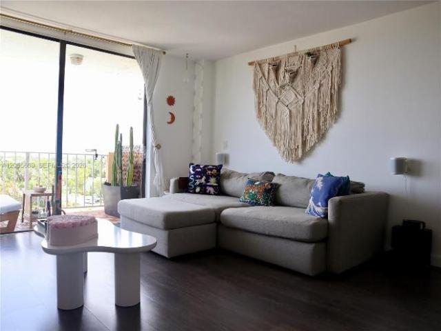 1 Br, 1 bath, Condo 2350 NE 135th St
