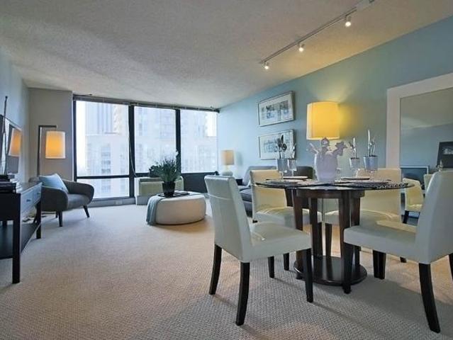 1 Br, 1 bath, Condo 239 E Wacker St