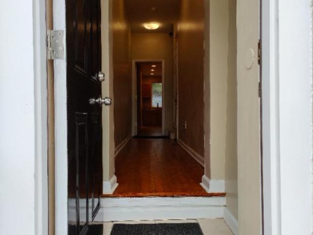 1 Br, 1 bath, Condo 2400 Barclay St block