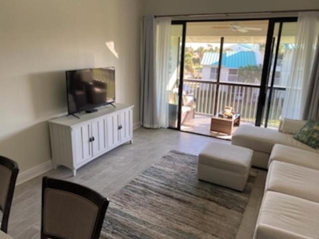 1 Br, 1 bath, Condo 2400 S Ocean Dr