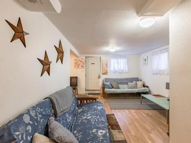 1 Br, 1 bath, Condo 2401 Boylston Ave E
