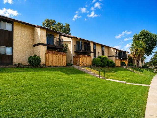 1 Br, 1 bath, Condo 2401 Christmas Tree Ln