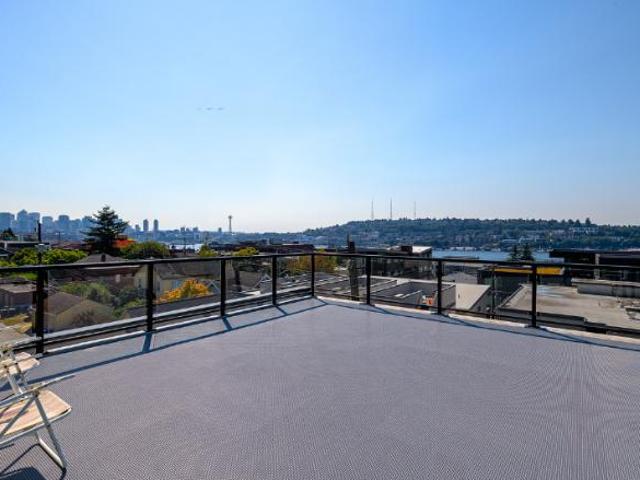 1 Br, 1 bath, Condo 2403 Boylston Ave