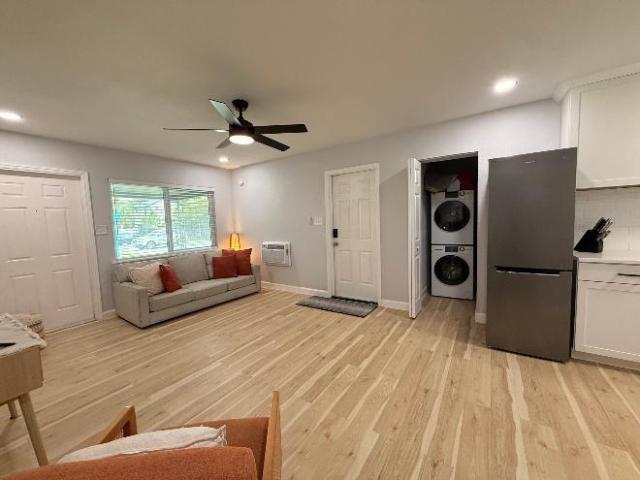 1 Br, 1 bath, Condo 240 30th Ave N