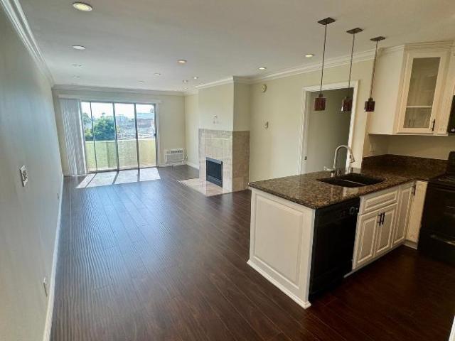 1 Br, 1 bath, Condo 2414 S Barrington Ave