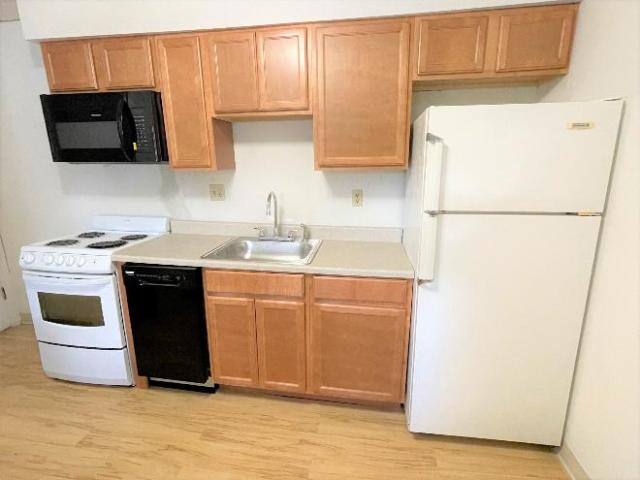 1 Br, 1 bath, Condo 2419 Beechwood Blvd