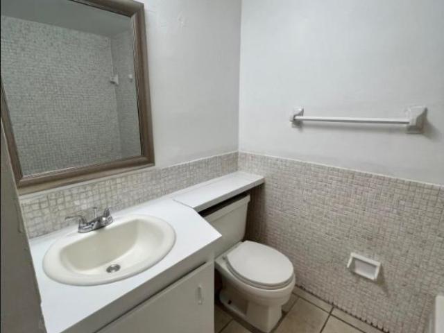 1 Br, 1 bath, Condo 241 Se 10th Ave