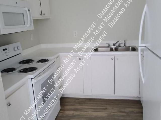 1 Br, 1 bath, Condo 2424 E Grandview Rd
