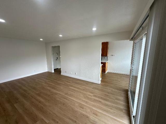 1 Br, 1 bath, Condo 2425 Macarthur Boulevard