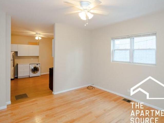 1 Br, 1 bath, Condo 2445 N Clybourn Ave